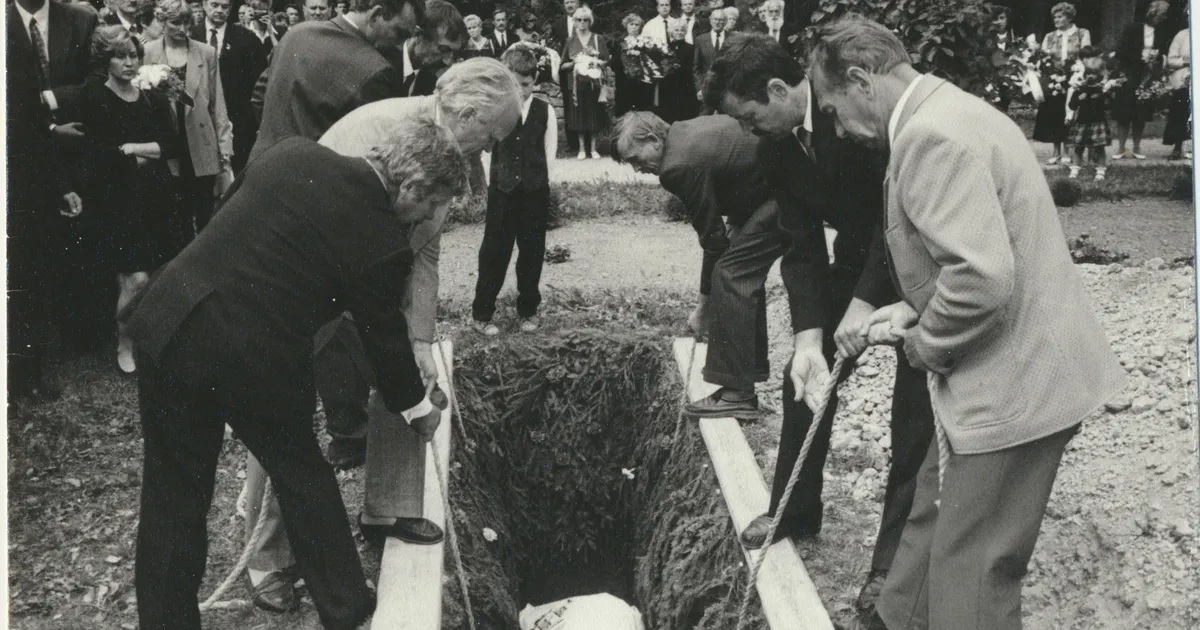 MÄLESTUSFOTOD Täna 28 aastat tagasi sängitati maamulda Albert Uustulnd
