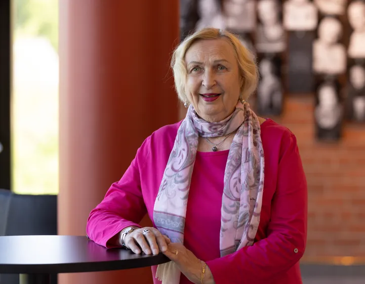 «UUEL AASTAL UUE HOOGA!» Luule Komissarovi ühismeediasse postitatud ...