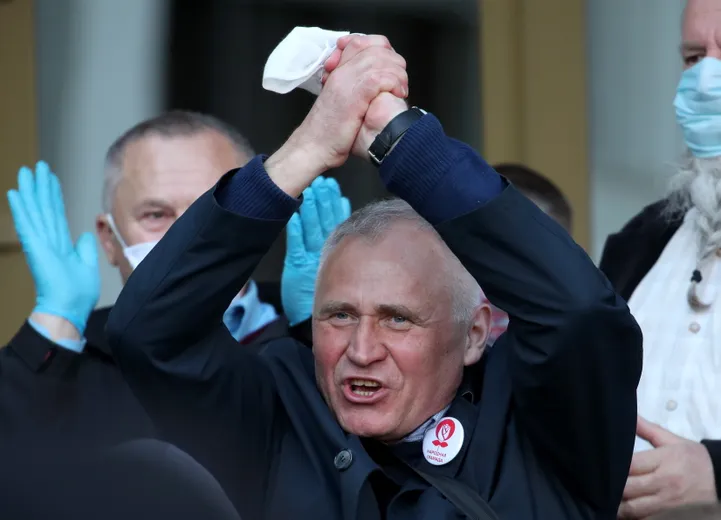 Valgevene vabastas vanglast dissident Mikalai Statkevitši