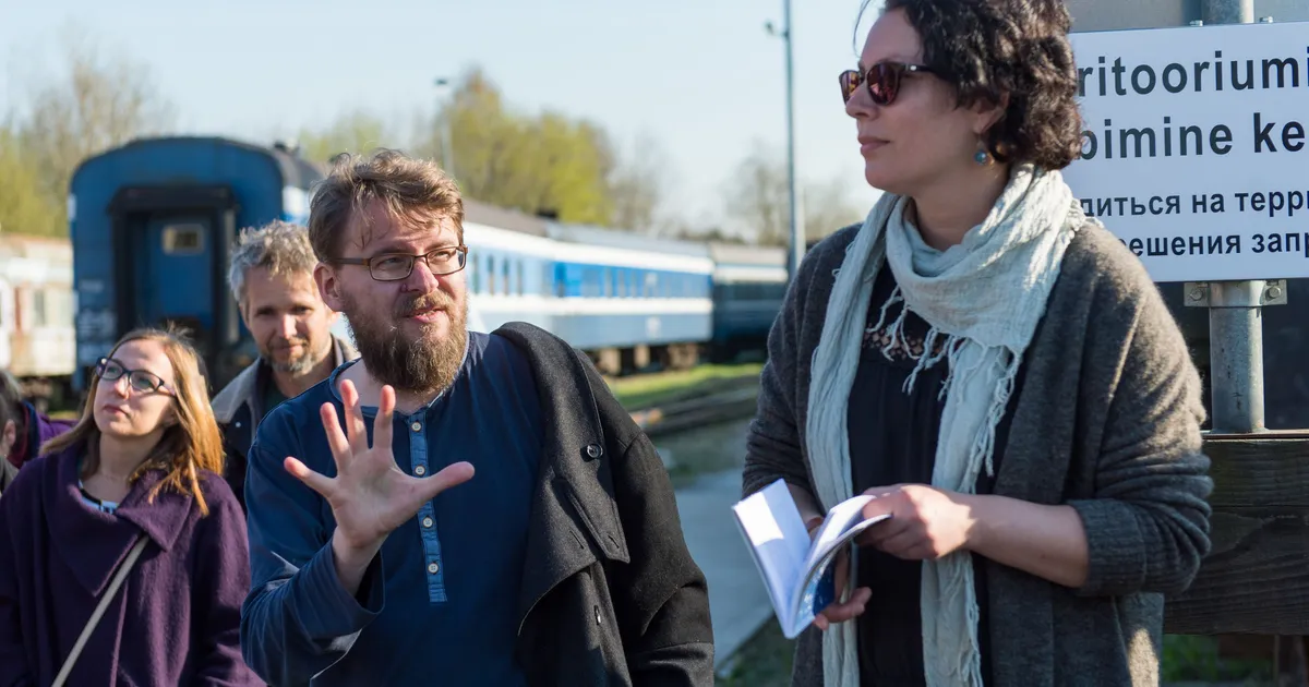 Galerii: Jan Kaus esitles raamatut kevadisel jalutuskäigul