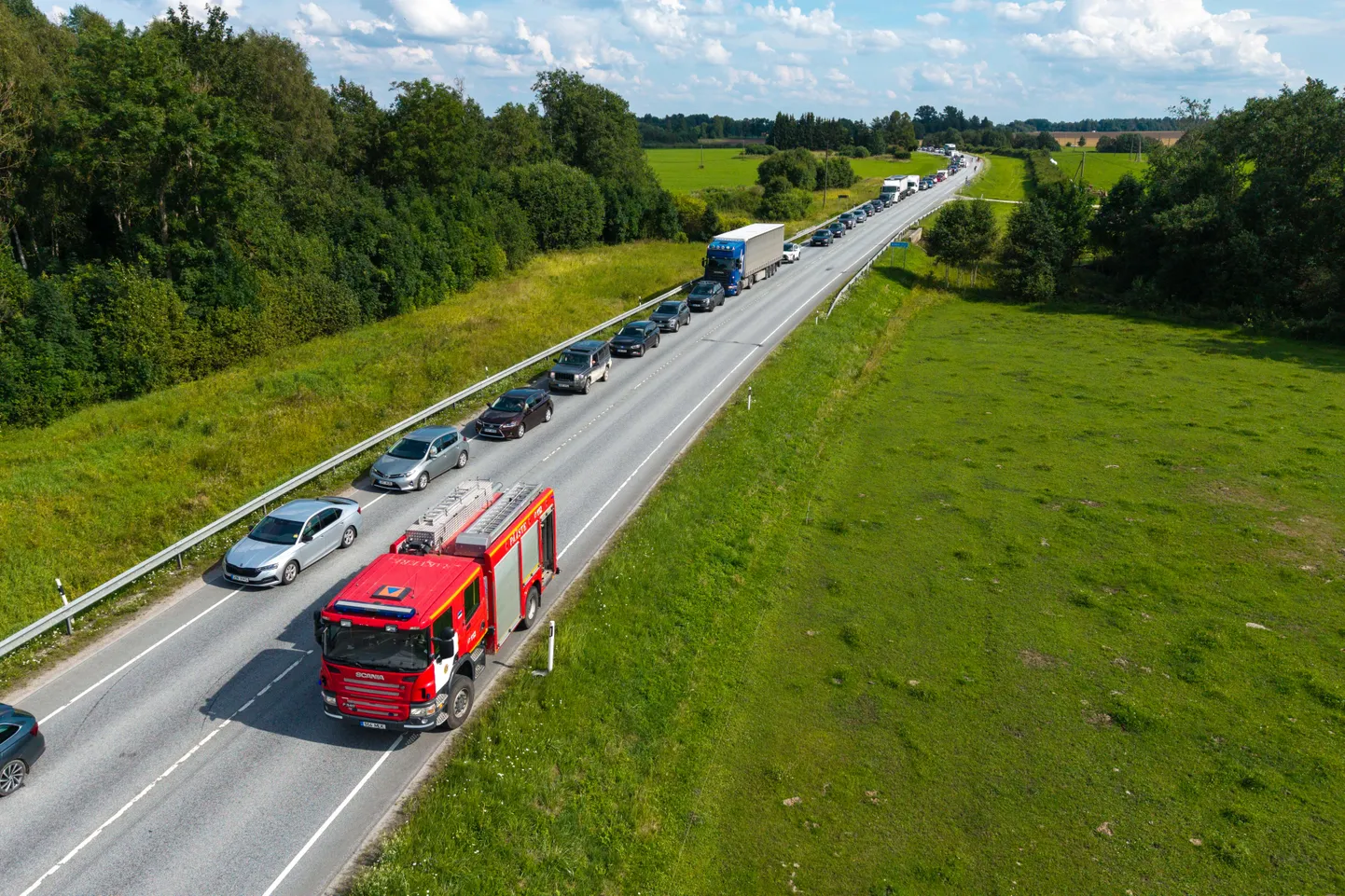UUS INFO Tallinna-Tartu maanteel liiklusõnnetuse põhjustas veoautot ...