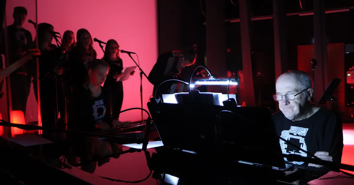 PILDIGALERII JA VIDEO Ida-Viru noored ja maestro Olav Ehala rändasid ...