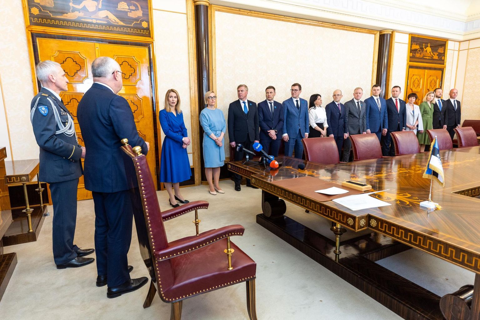 Uus valitsus on presidendile esitletud ja ametlikult ametis