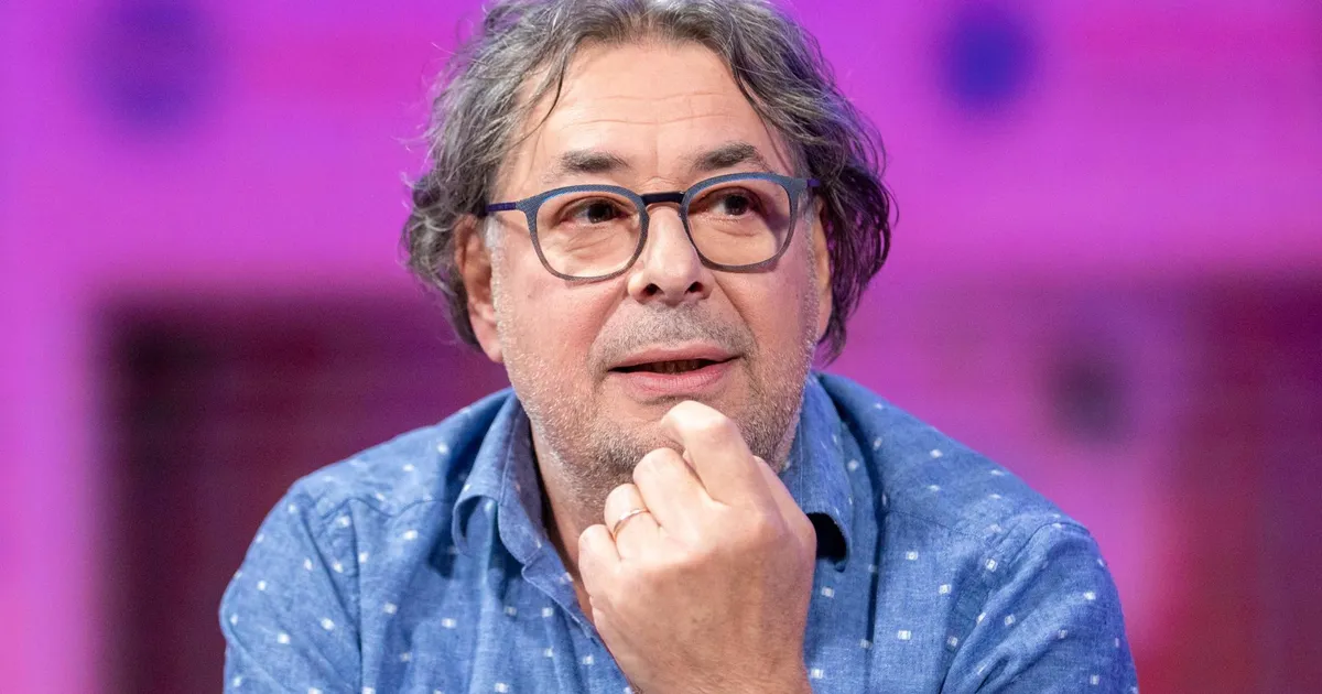 Sohvaklubis astub lavale Peeter Oja