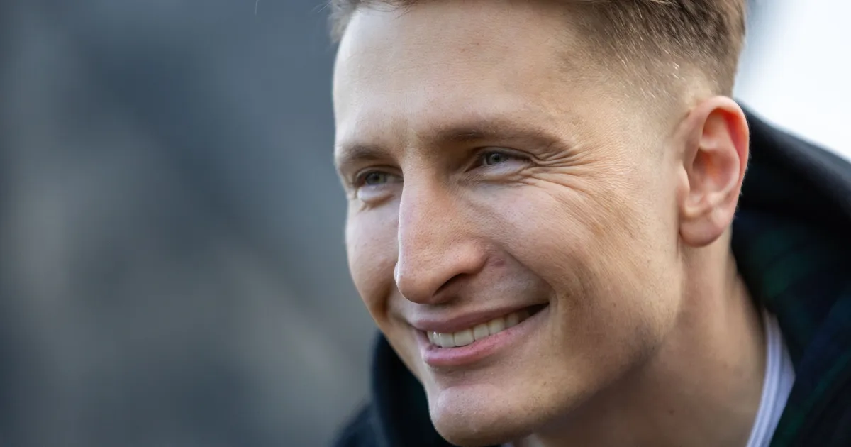 Karl-Erik Taukar sõitis muusikavideot filmides paadiga karile, abi tuli ...