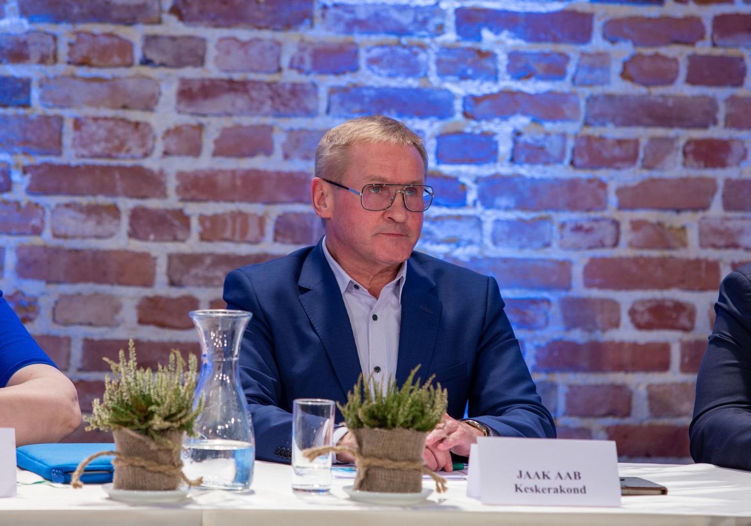 Aab: otsus uute piirangute kohta sisaldab mõlema erakonna ettepanekuid ...