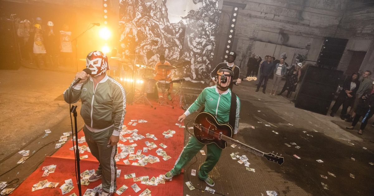 Winny Puhh läheb jõulutuurile