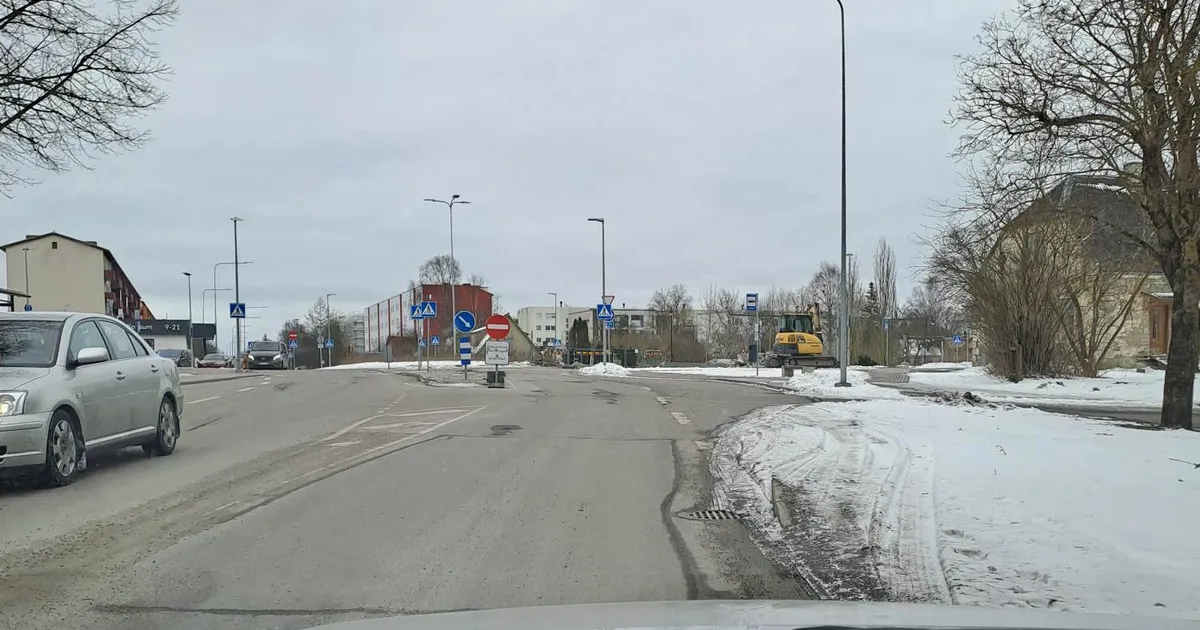 Liiklus suletud Kuressaares Kihelkonna maanteel ja osaliselt Slupi ...