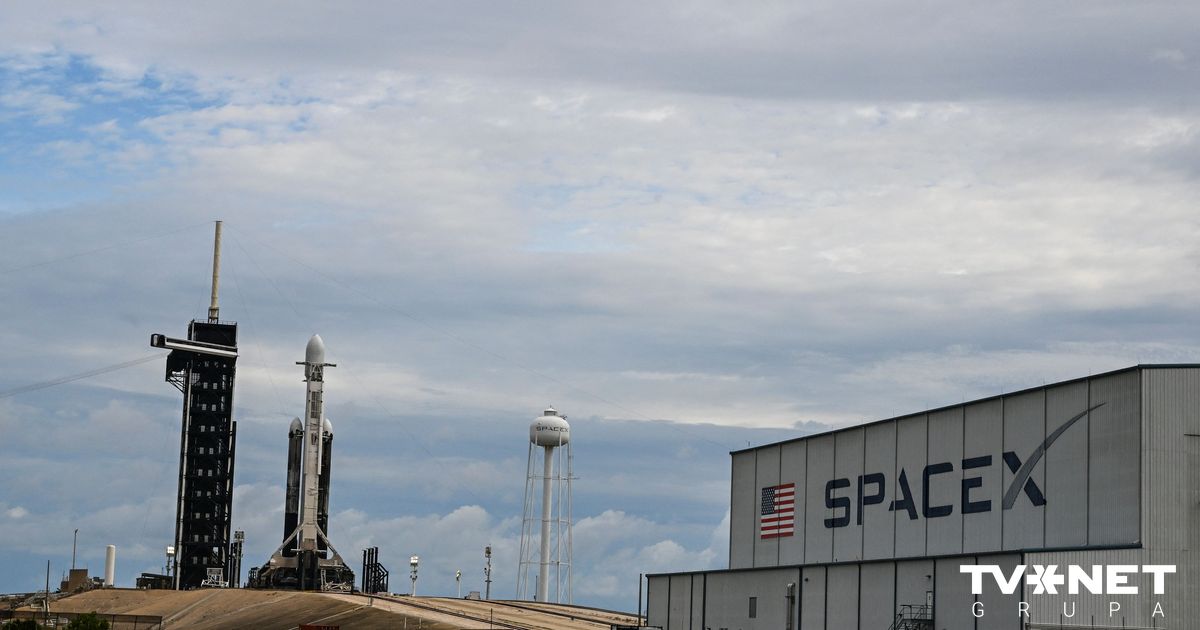 Nasas Psyche Mission Falcon Heavy Launches To Explore An Enigmatic