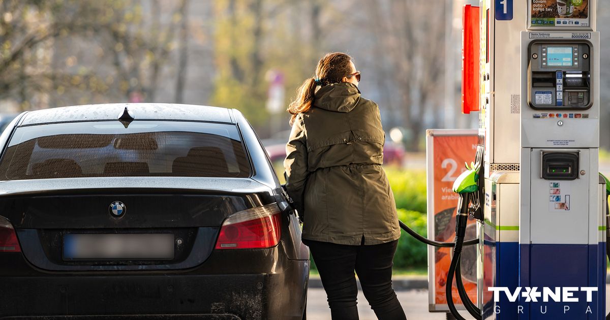 Еще три сети АЗС кратковременно снизили цены на топливо