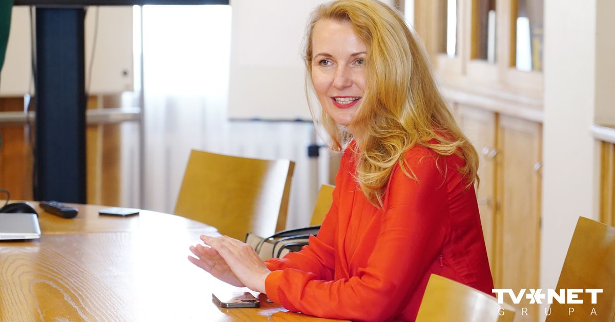 Ārkārtas valdības sēdi vadīs tieslietu ministre; premjere ir apslimusi