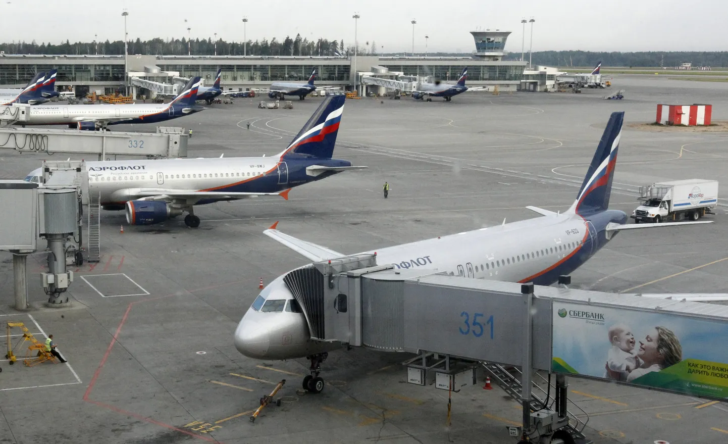 Hakeri uzlauzuši Krievijas lidsabiedrības "Aeroflot" sistēmas; atcelti ...
