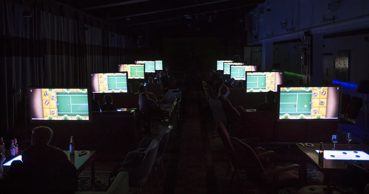 Kas hübriidteater või hedonistlik mängusimulaator?