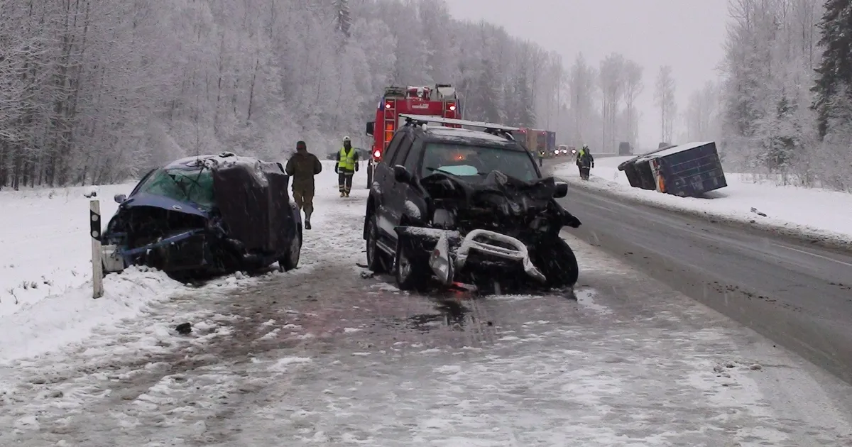 Valge lumi tõi liikluses musta esmaspäeva