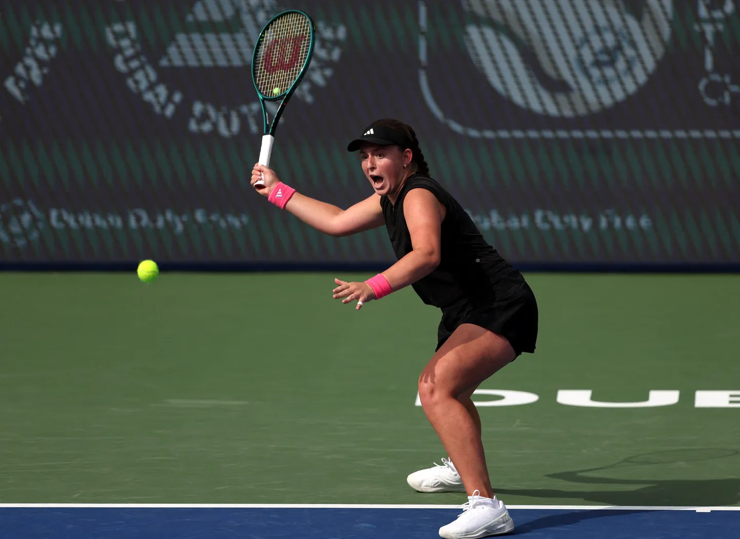 Ostapenko piedzīvo zaudējumu Dubaijas "WTA 1000" dubultspēļu sacensību ...