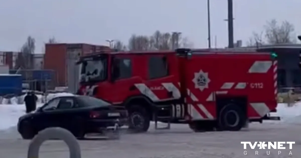 ВИДЕО На перекрестке столкнулись автомобиль VUGD и Audi
