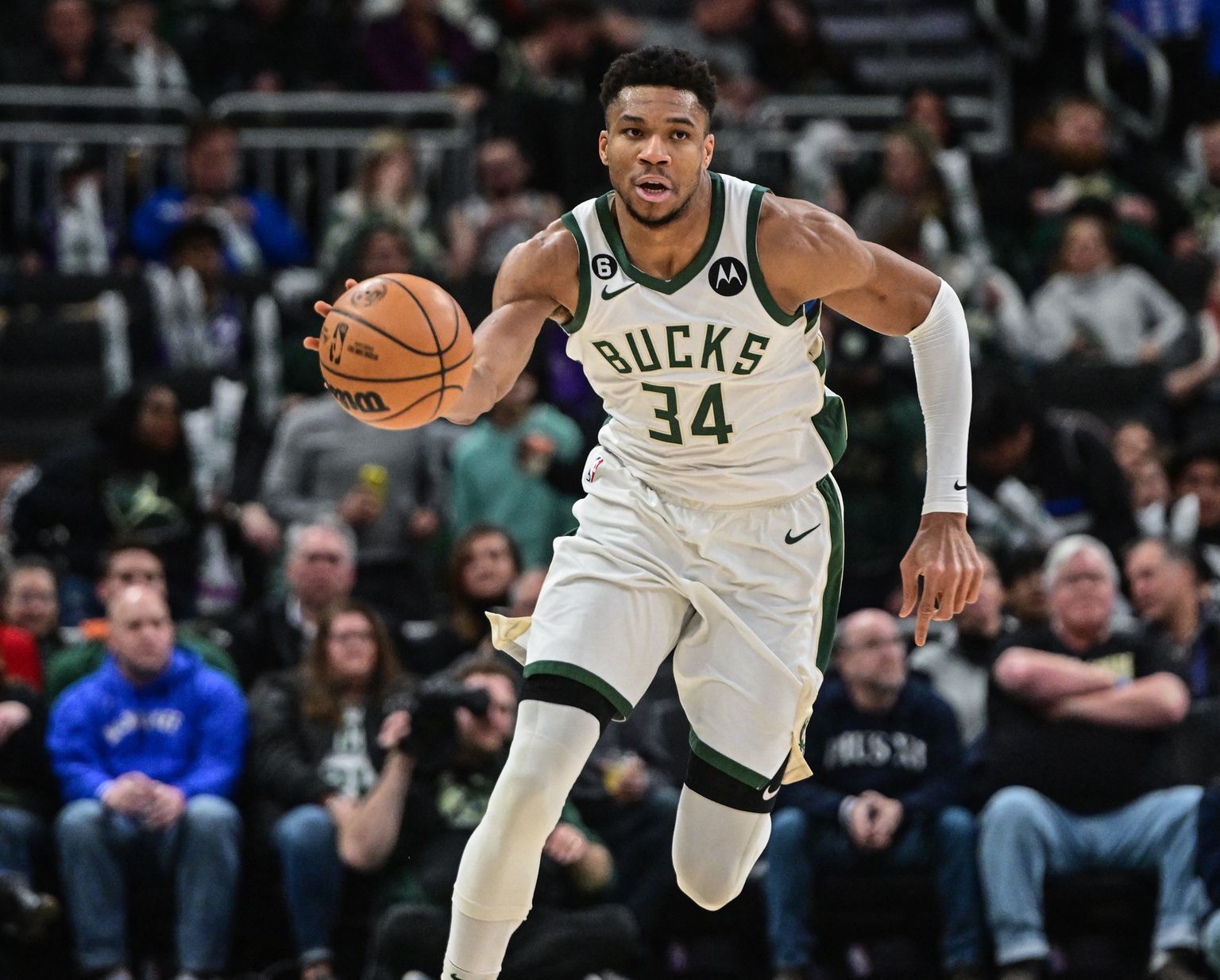 VIDEO NBA aizvadītajā naktī: Adetokunbo lieliskais mačs atnes "Bucks ...