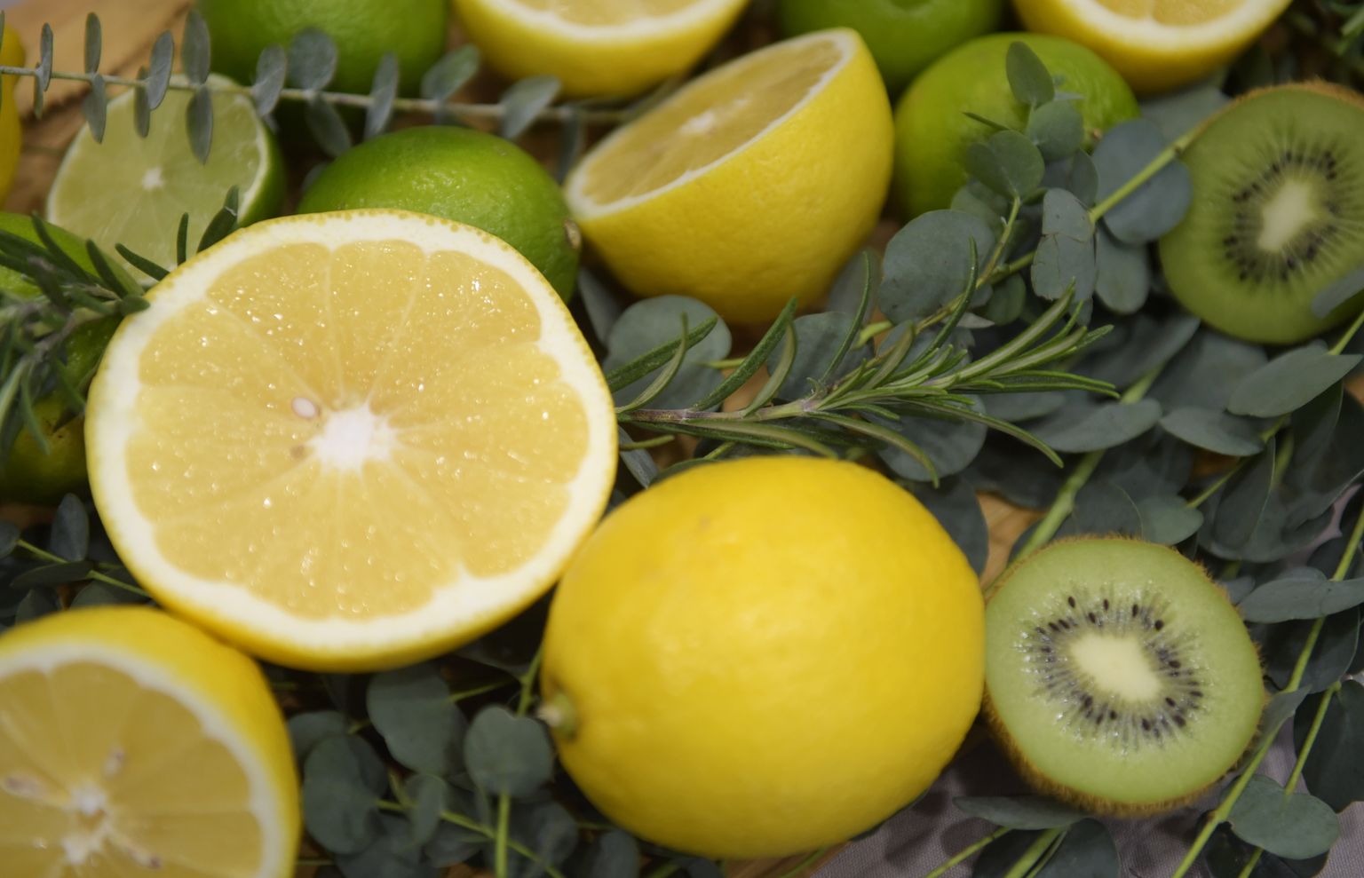 Ministrija: Samazinātā PVN likme dārzeņiem un augļiem ir sevi attaisnojusi