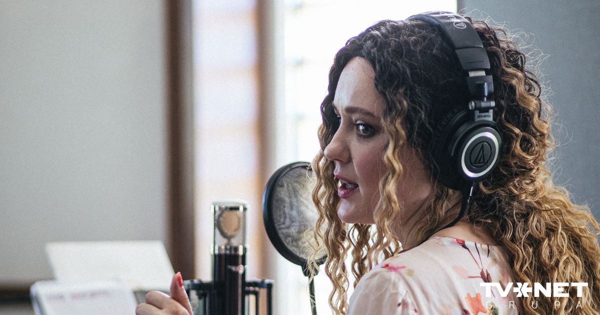 Agnese Rakovska pirmo reizi publisko foto ar vīru