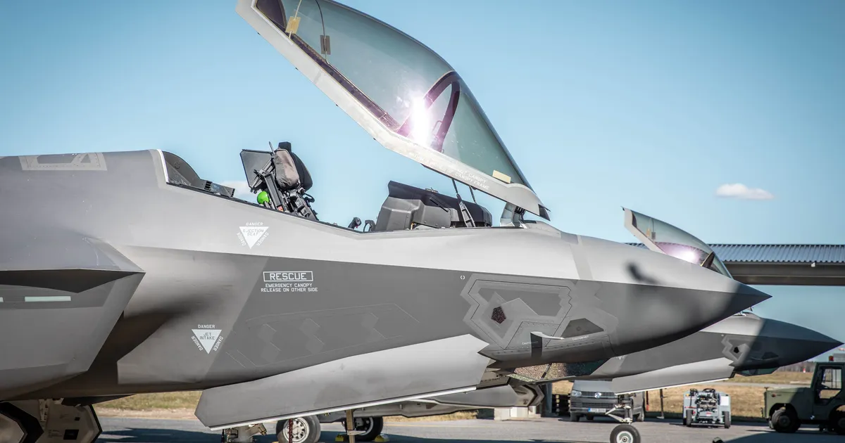 Истребители НАТО сопроводили российский военныей самолет