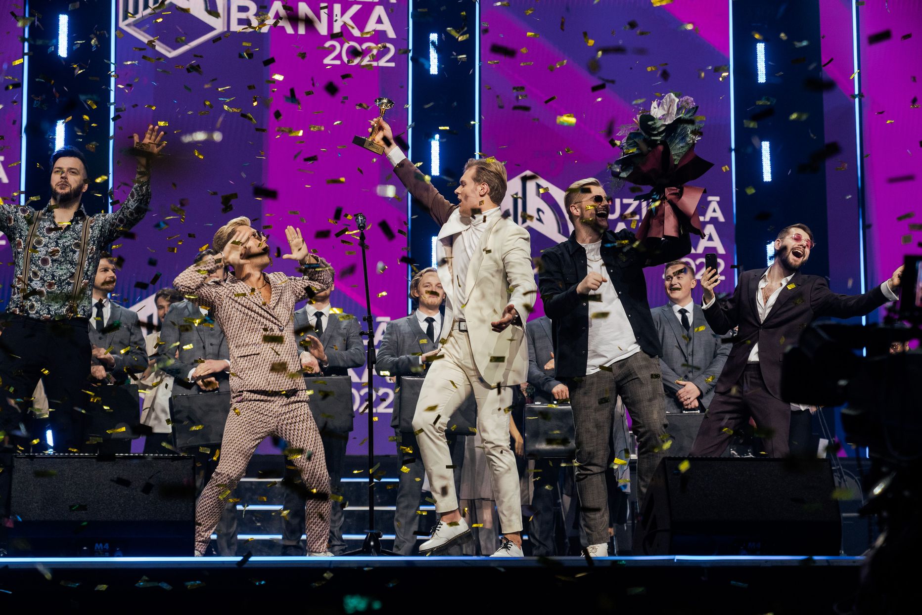 FOTO UN VIDEO Ar dziesmu “Lieka štuka” “Muzikālajā bankā” uzvar “Citi zēni”