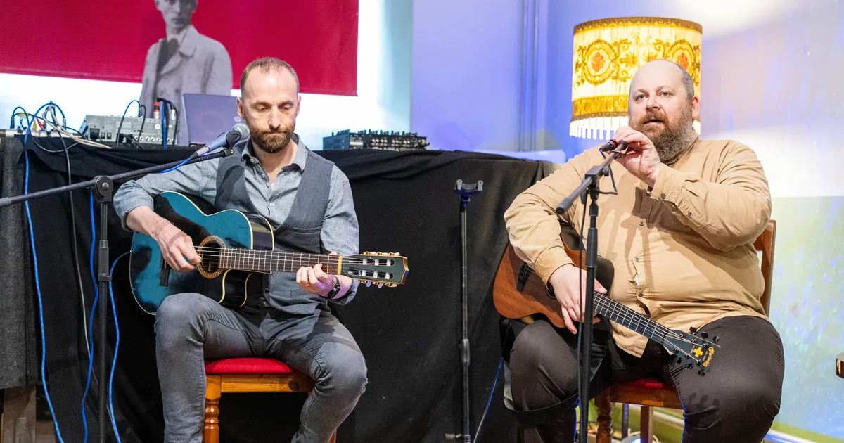 PILDID Jaan Pehk esitles mustast huumorist nõretavat muinasjuturaamatut