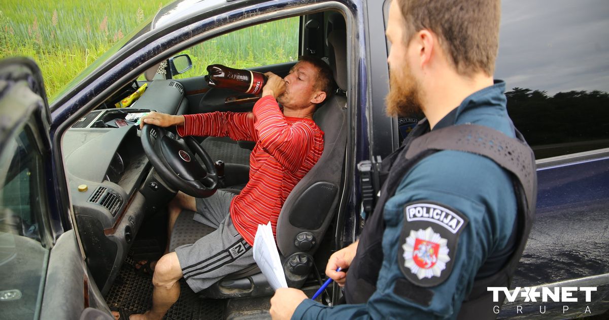 FOTO Lietuvā dzērājšoferis avarē un policijas acu priekšā pie stūres ...