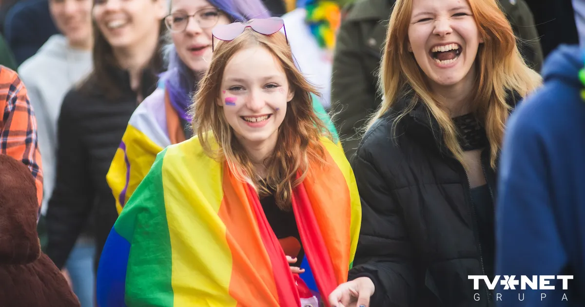 ГЛАВНОЕ ЗА 3 ИЮНЯ Тысячи людей на Riga Pride, спор о флаге над Рижской ...