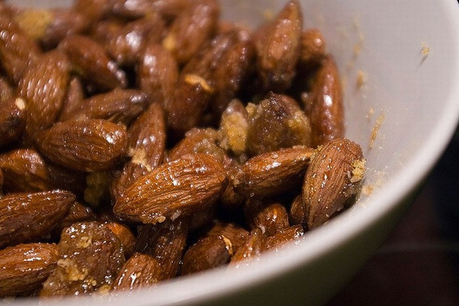 Cukurotas mandeles ar kanēli