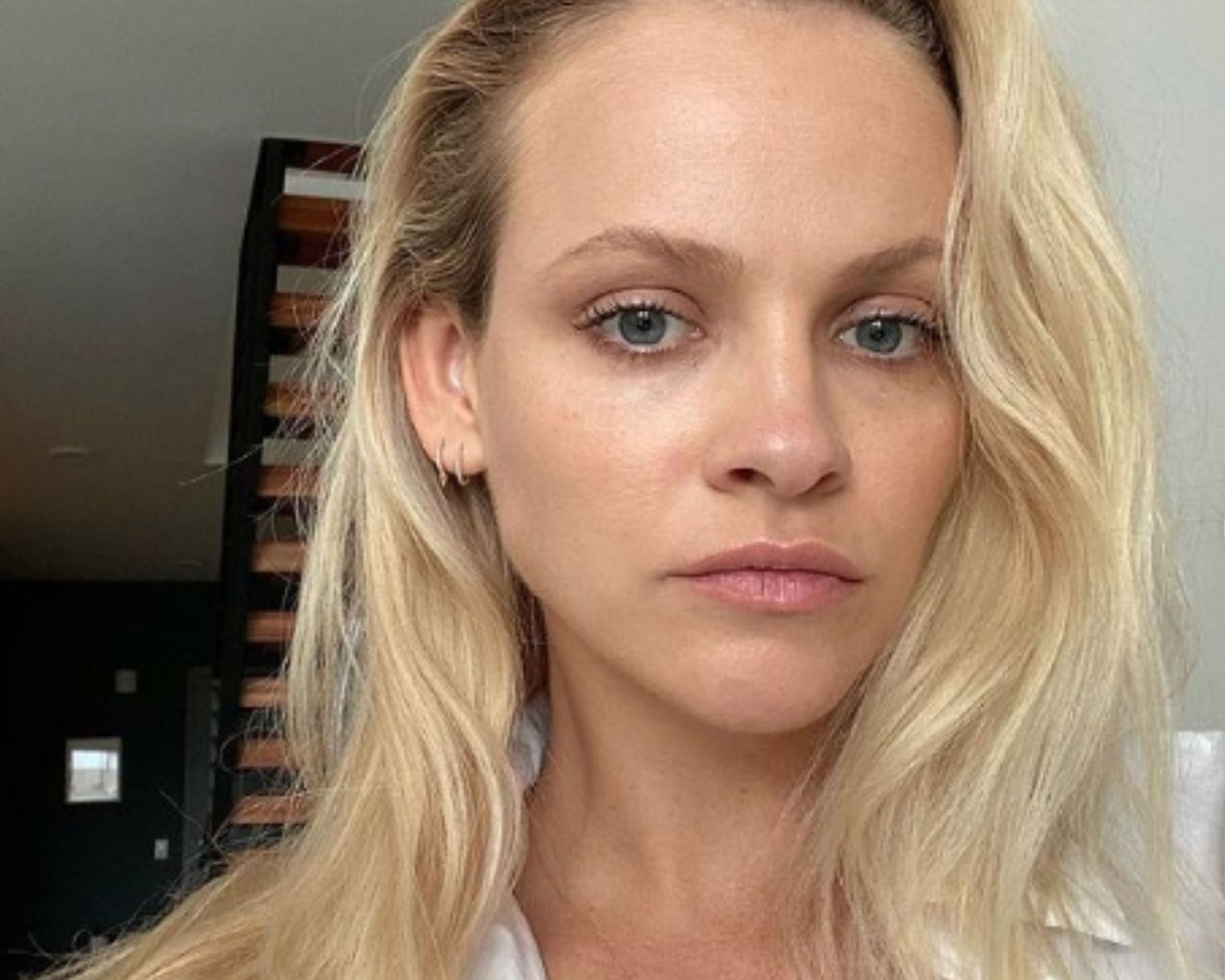 Latviešu topmodele Ginta Lapiņa pēc īsās ciemošanās Latvijā atkal ...