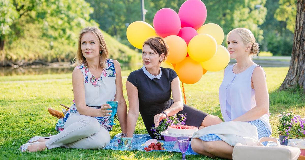 Erisaade «Pilvede all 150» avab Eesti vaadatuima sarja telgitagused ...