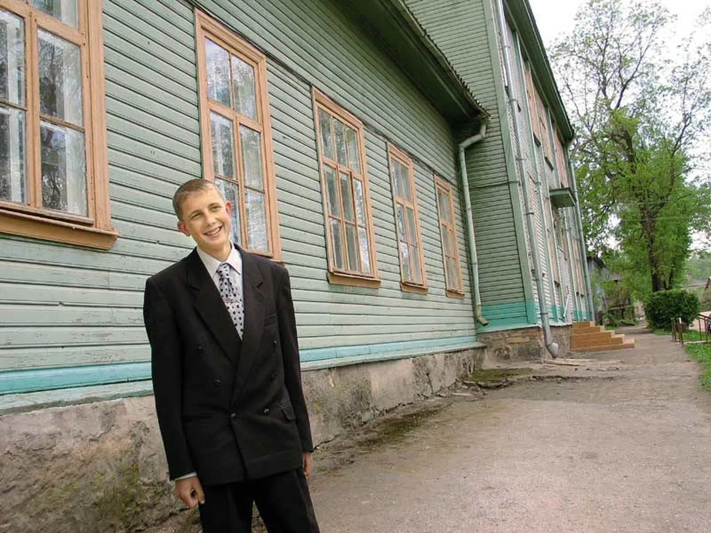 Andres lõpetab ainsana Petseri eesti kooli