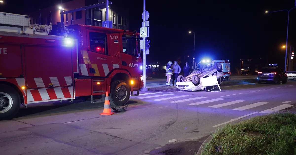 FOTOD JA VIDEO Tallinnas toimunud liiklusõnnetuses maandus auto katusele