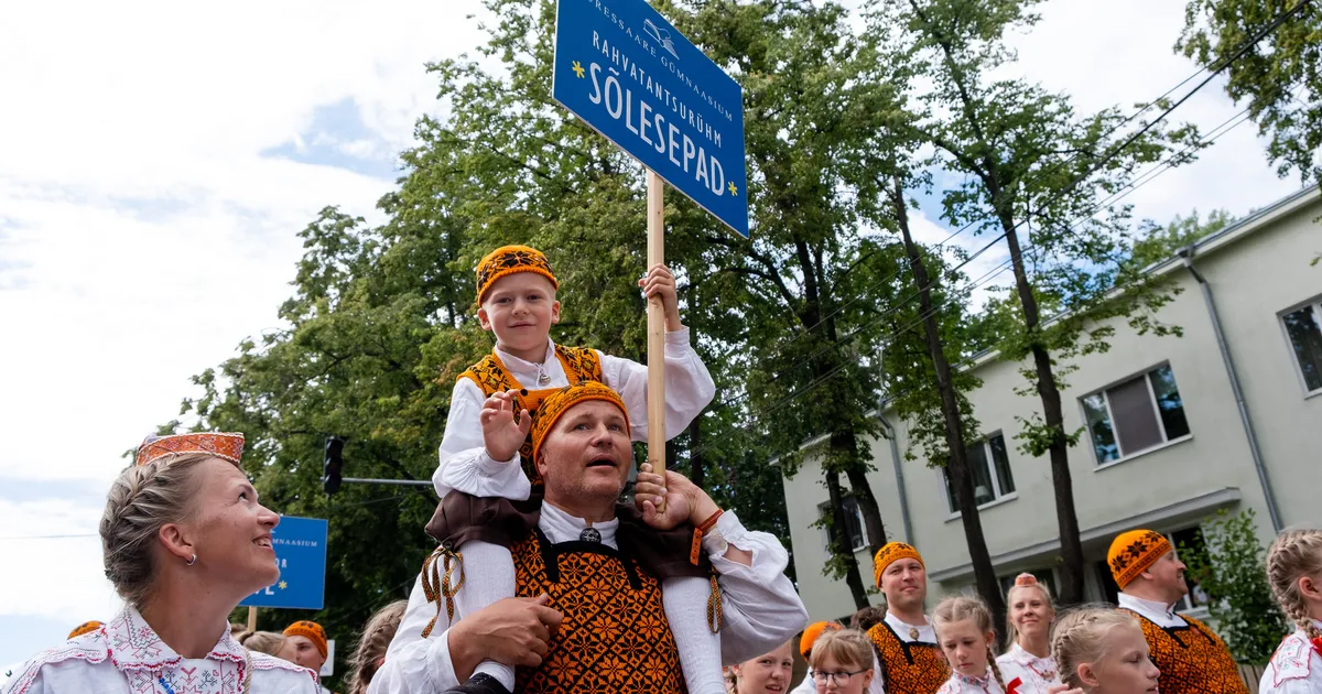 SUUR GALERII: Saarlased laulu- ja tantsupeo rongkäigul