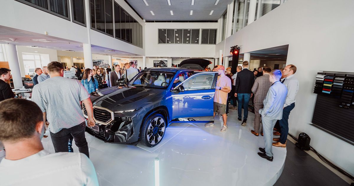 PILDID Võimsaim BMW pistikhübriid-sportmaastur XM jõudis Eestisse