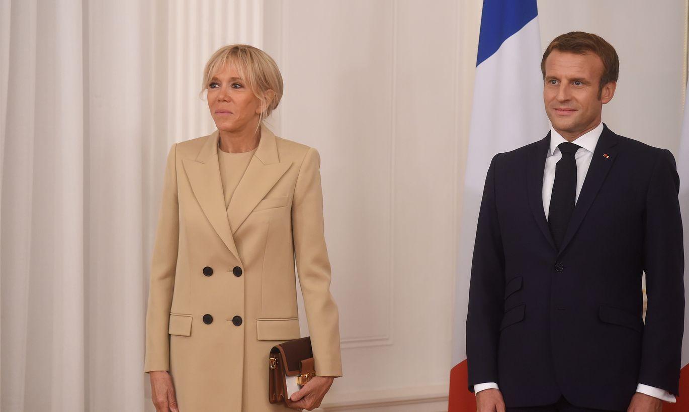 Francijas pirmā lēdija atklāj intīmas detaļas par iepazīšanos ar vīru ...