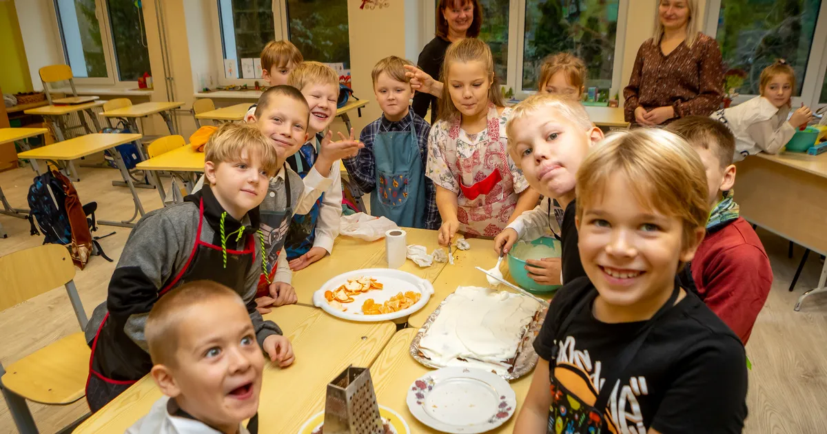 GALERII Valjala kool tähistas 49. sünnipäeva väga maialt