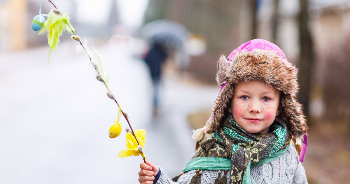 KEVADKOMBED SOOMES Väikesed nõiad tulevad koduuste taha, et täita ...