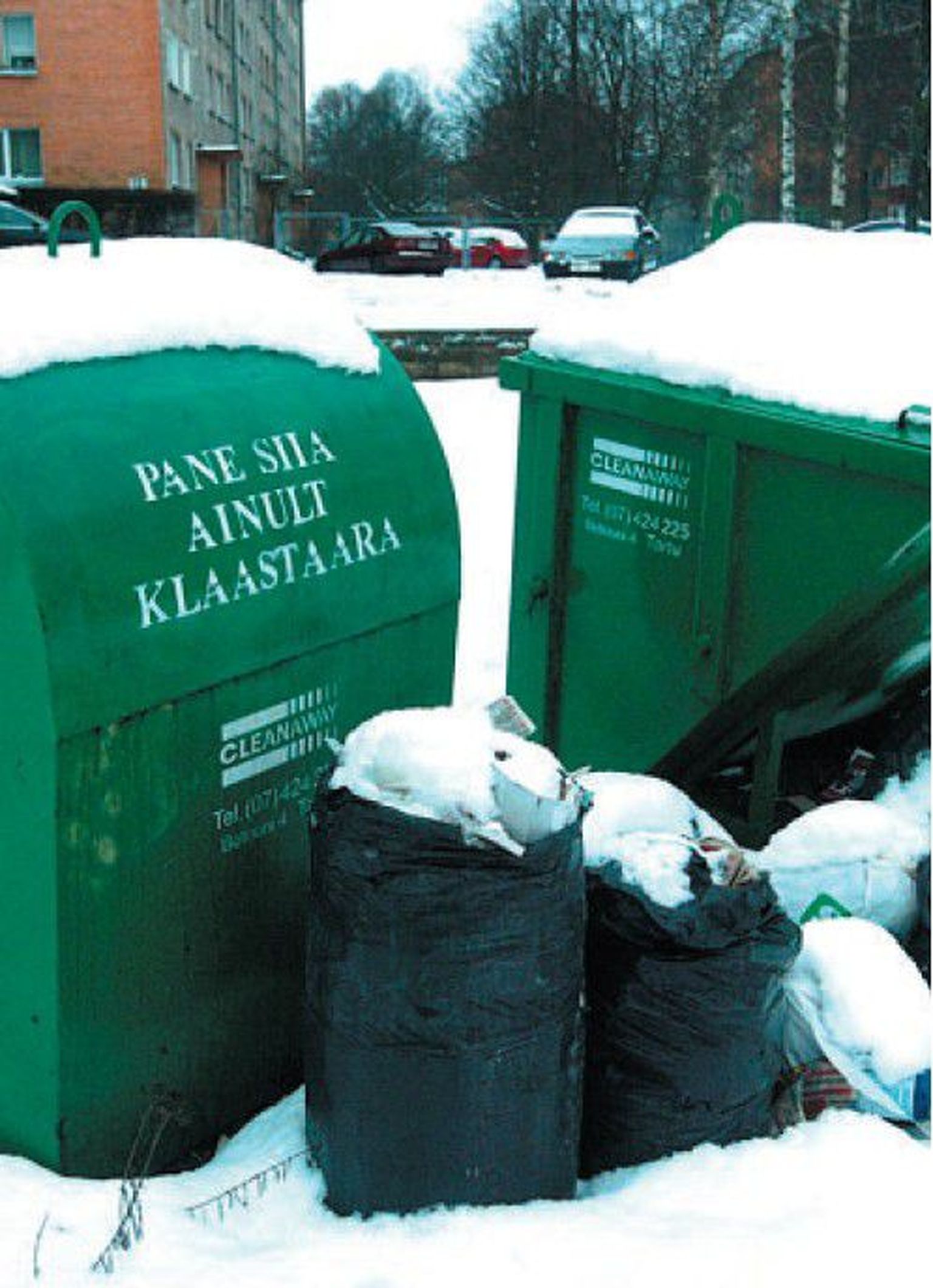 Miks on avalike pakendikonteinerite avad kitsad?