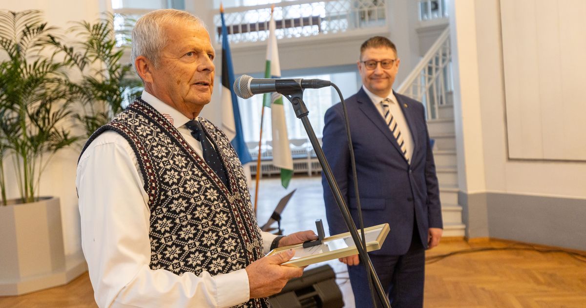 GALERII Kuldse Tammeoksa saajad Aare Kalson, Merike Kull ja Kulvo Tamra ...