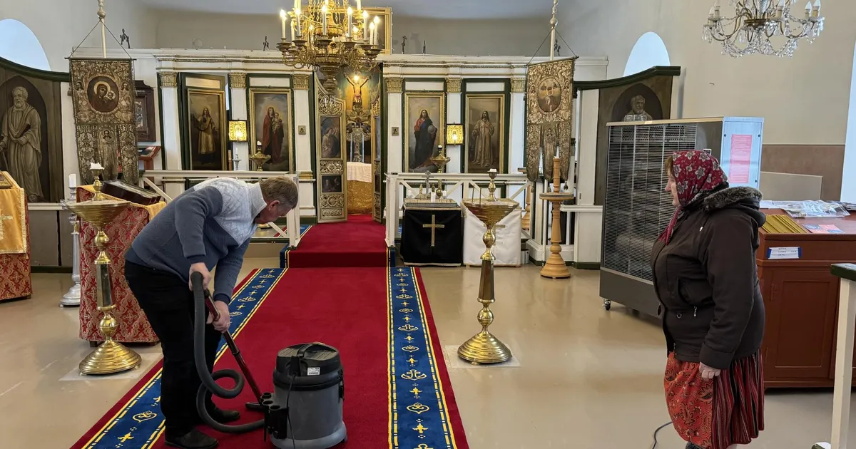 Kirikus rullitakse lahti punane vaip