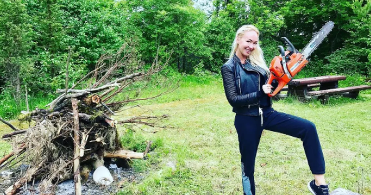 Liis Lass veetis jaaniaja Saaremaal võsalõikurina!