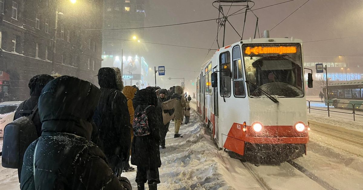 FOTOD «Ootan ja ootan, aga trammi ei kusagil!» Lumetorm Birgit kiusab ...