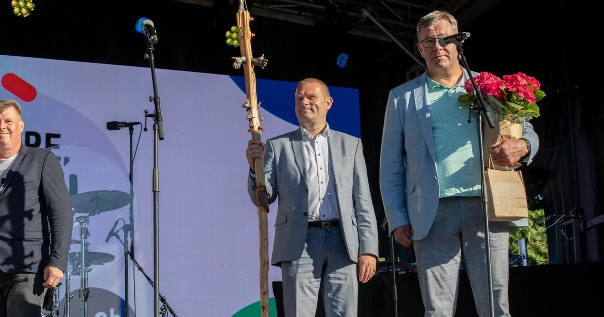 GALERII Suvepealinnaks saamise pidustused panid jõeäärse kihama