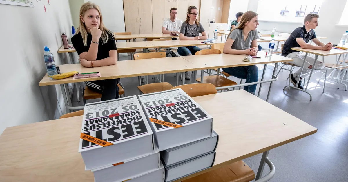 Galerii: Pärnu gümnasistide esimene riigieksam oli desolõhnaline