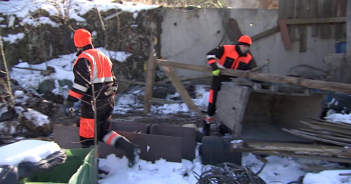 Keskkonnaamet alustas ohtlike jäätmete koristamist Silikaltsiidi tänavalt