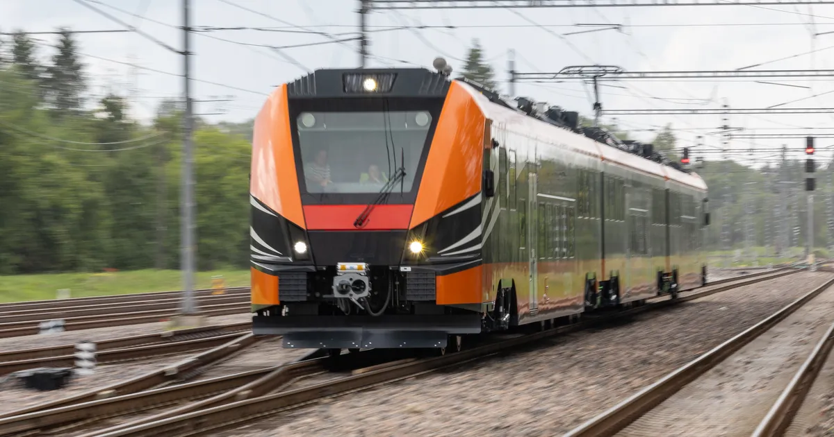 FOTOD JA VIDEO Elroni uus rong alustas katsesõite Eesti raudteedel