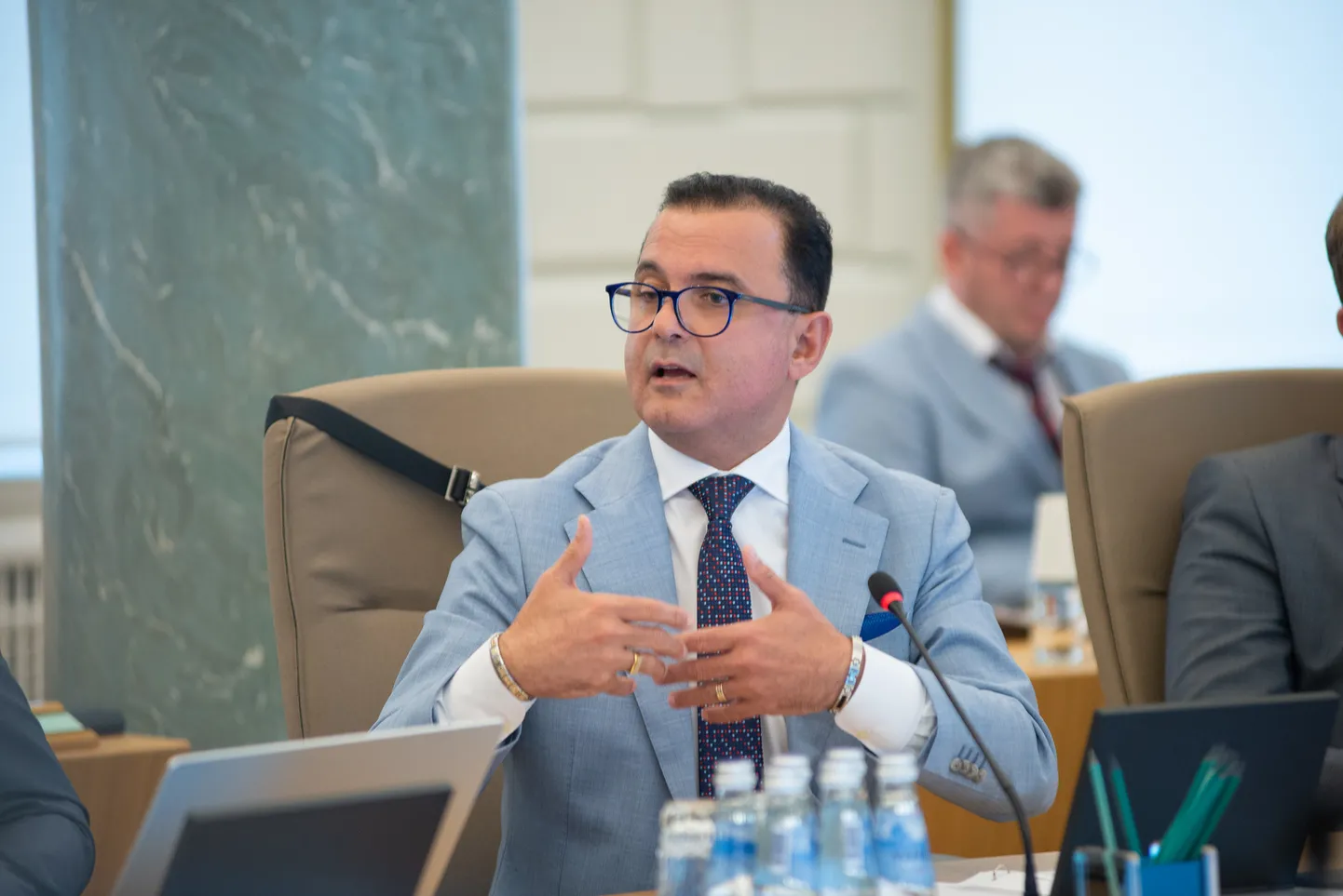 Abu Meri: Veselības nozare ir "mīnusos"