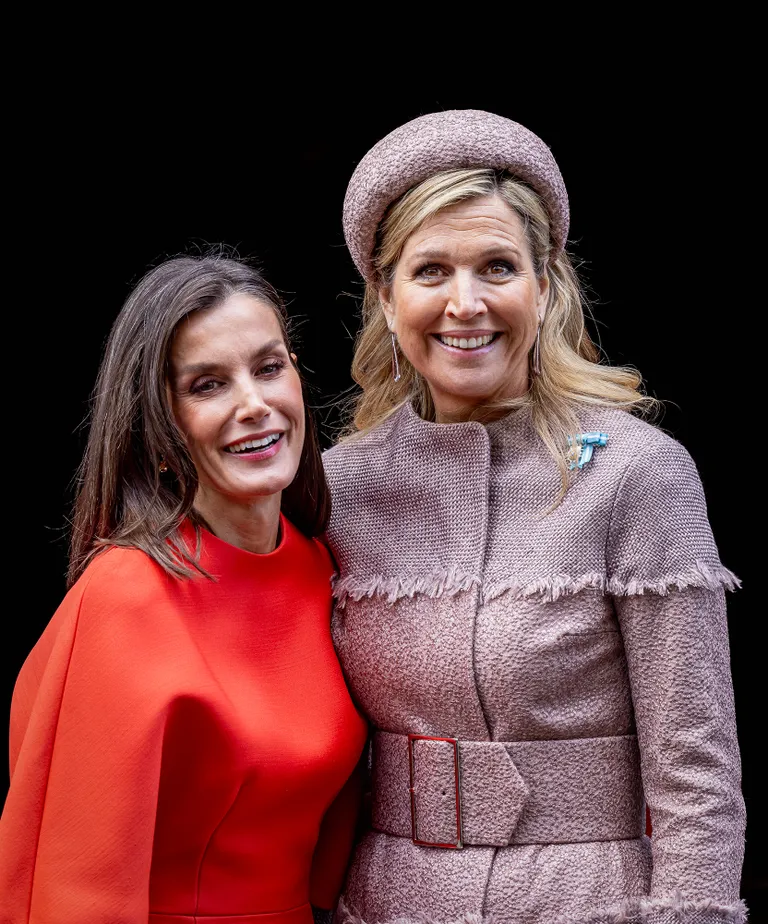 Karalieņu tērpu cīņa Nr. 3: karaliene Letīcija un karaliene Maksima