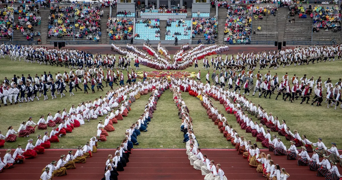 Kogutakse mälestusi noorte laulu- ja tantsupidudest